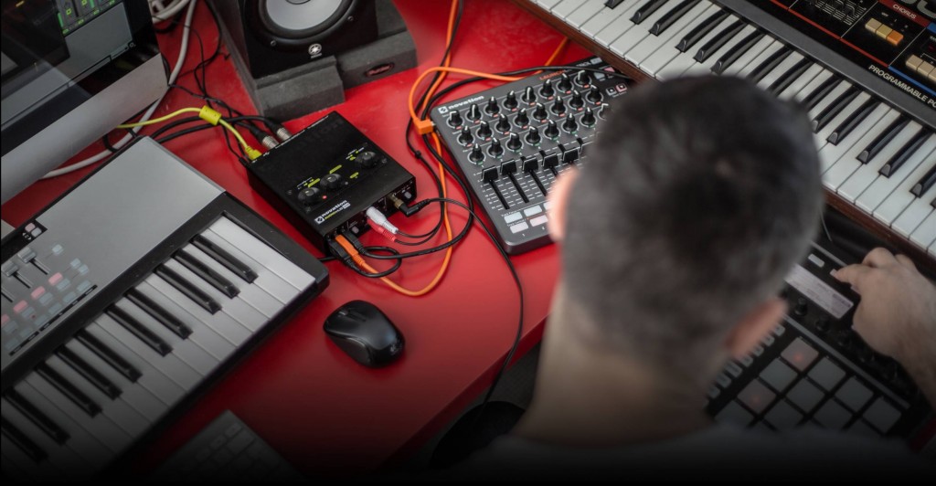 Novation Audiohub 2×4 – the perfect Surface Pro 3 audio interface ...